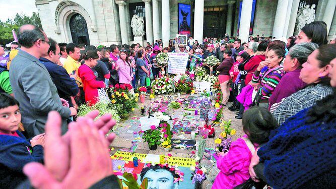 Despiden restos del cantante Juan Gabriel | La Prensa Panamá Despiden restos del cantante Juan Gabriel | La Prensa Panamá